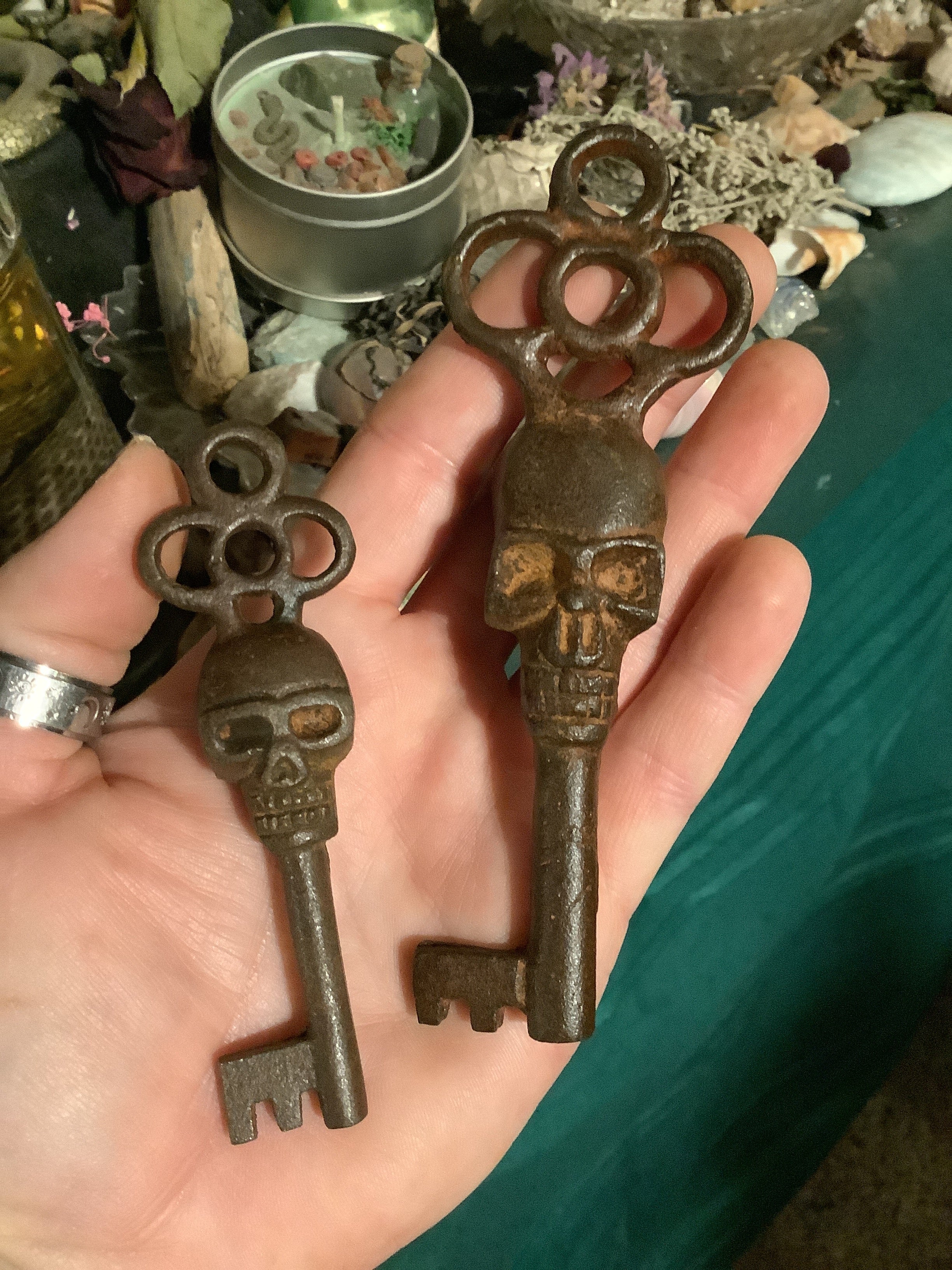 Iron Skull Skeleton Key XL - protection, ancestor work, Hecate, Papa ...